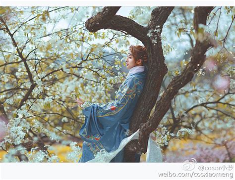 梨云白雨 诗家清景在新春 绿柳才黄半未匀 若待上林花似锦 出门俱是看花人 出镜 后期 妆发原po 摄影 风