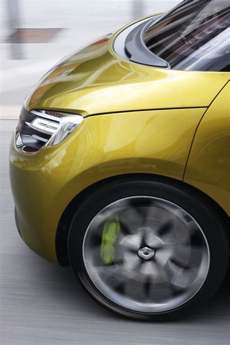 Renault Rolls Out Pure Electric Frendzy Minivan Concept In Frankfurt