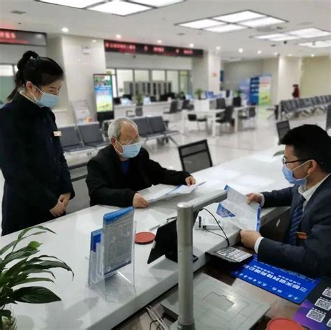 三都县“四项举措”助老年人跨越“数字鸿沟”服务办事建设