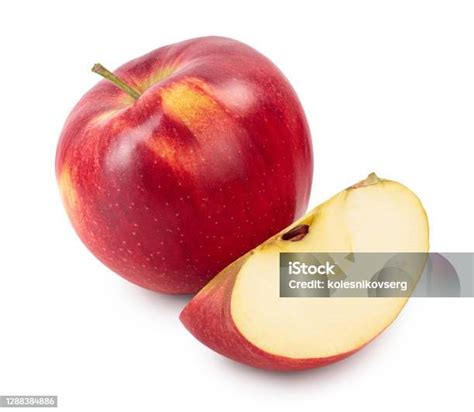 슬라이스 경로와 필드의 전체 깊이와 흰색 배경에 격리 된 슬라이스와 빨간 사과 건강한 식생활에 대한 스톡 사진 및 기타 이미지 건강한 식생활 과일 다이어트 Istock