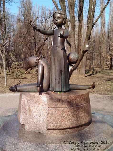 Фото Києва Памятник дітям яких було знищено в Бабиному Яру в 1941