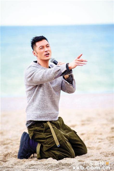 余文乐唱《无间道》 以一敌三成麦霸