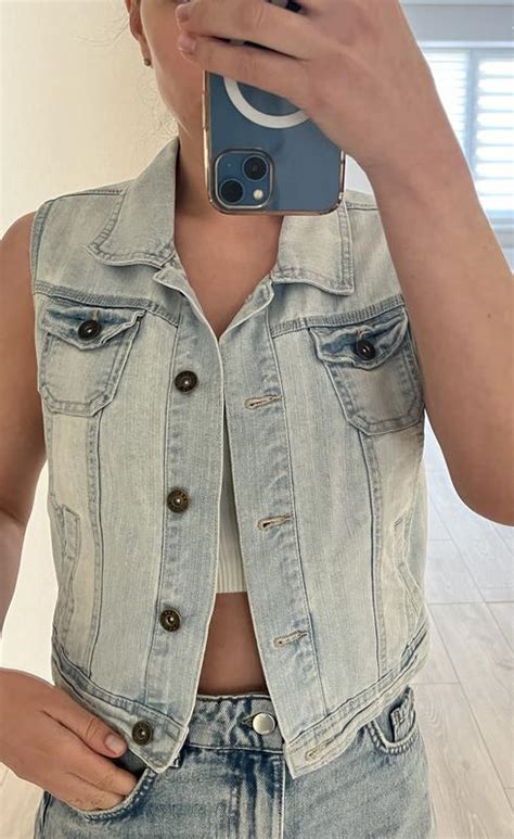 Джинсова желетка — ціна 250 грн у каталозі Жилетки Купити жіночі речі за доступною ціною на Шафі