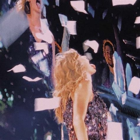 Taylor Swift Sticking Her Tongue Out To Confettis Alexoberlinluthor