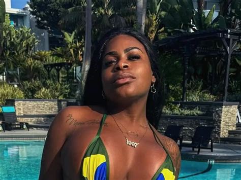 Jojo Todynho exibe frente e verso em fotos de biquíni após perder mais