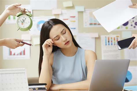 勤怠管理はexcel（エクセル）のマクロやテンプレートでok？運用上の問題点と別の方法もご紹介！ ｜ 電子印鑑・決裁・署名・契約サービスの