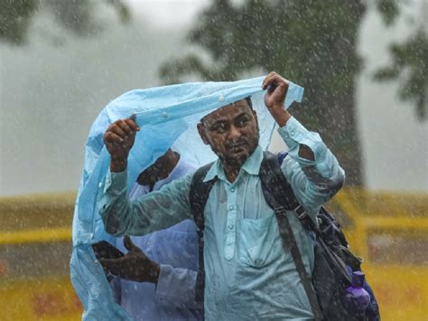 Heavy Rain In Kerala Holidays For Educational Institutions In