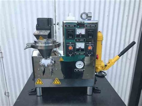 Freund Vector Corporation Tfc Lab Chilsonator Roller Compactor