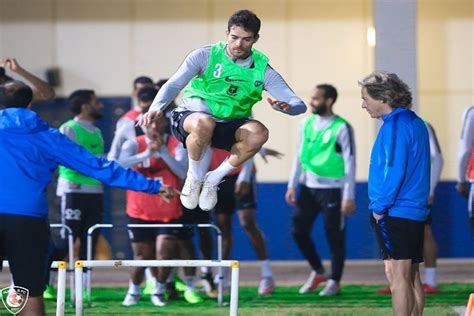 بيع تذاكر مباراة الهلال والنصر بهذه الأسعار صحيف