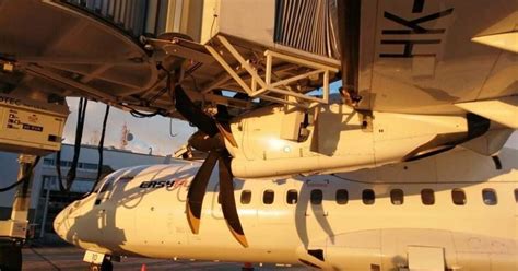 Avión Chocó Contra Un Puente De Embarque En El Aeropuerto Palonegro