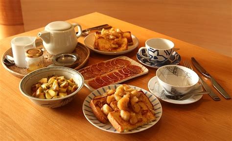 Yilan 今日久違了之週日閒情早午餐香煎法國吐司佐香蕉檸檬楓糖醬汁蘋果百香果蜂蜜希臘優格沙拉西班牙Iberico de