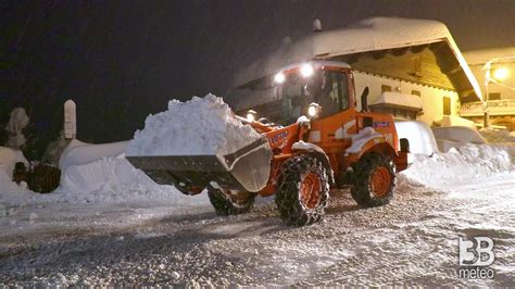 Cronaca Meteo Video Forte Nevicata All Abetone Ruspe Al Lavoro In