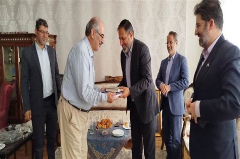 تجلیل معاون استانداری کرمانشاه از چهره برجسته خوشنویسی کشور استاد