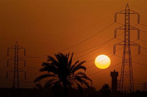 الكهرباء في مصر غضب وسخرية بسبب أزمة انقطاع الكهرباء في البلاد Bbc