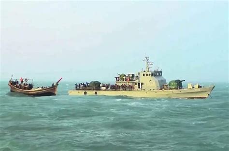 ပင်လယ်ပြင်မျောပါနေတဲ့ ရိုဟင်ဂျာ ၁၀၀ ကျော်ကို သီရိလင်္ကာရေတပ် ကယ်ဆယ် Ayeyarwaddy Times