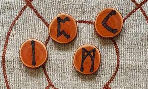 Паутина в вечерних сумерках Будни ведьмы в Паутине событий Послание перед Самайном