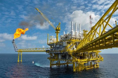 Harga Komoditas Minyak Mentah Turun 1 Persen Batu Bara Naik 1 2