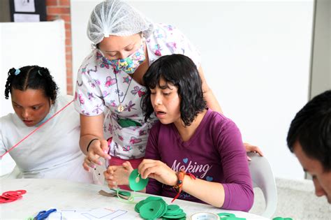 Bogotá abrió cupos gratuitos para niños con discapacidad en los Centros Crecer les