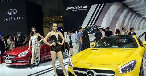 2015 베트남 모터쇼 미녀 모델들의 눈길 사로잡기