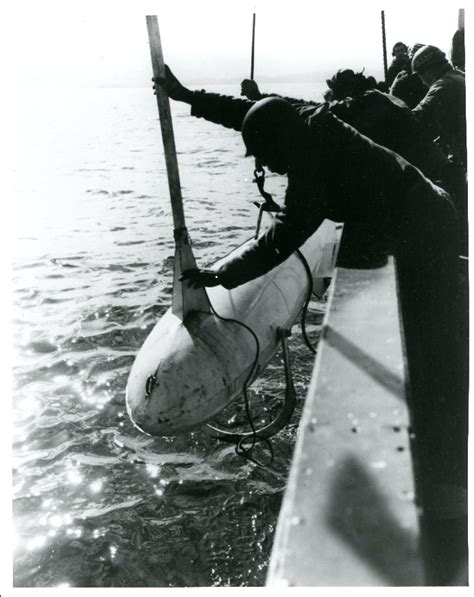 1990년 미국해군 군사감실 기증 사진 1950년 원산상륙작전 계류기뢰 소해구 투하 조정 사진