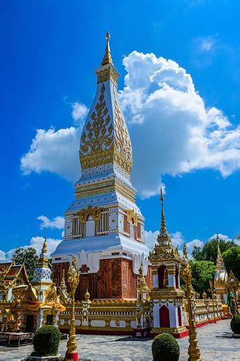 วัดพระธาตุพนม นครพนม ประเทศไทย ภาพสต็อก ดาวน์โหลดรูปภาพตอนนี้ การ