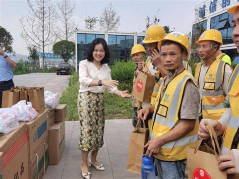 重庆渝北区总工会持续开展“夏送清凉”活动一线高温工友