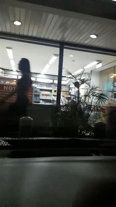Mga Transgender Na Gumamit Ng Female Toilet Pinagbawalan Ng Security