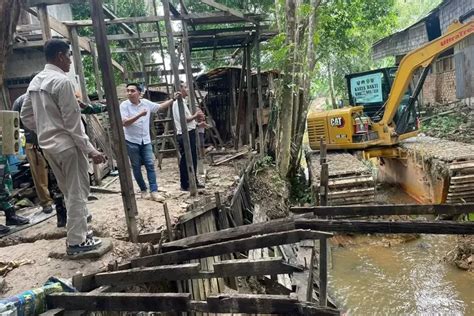 Pemkot Samarinda Dapat Peringatan Untuk Mengawasi Bangunan Di Bantaran