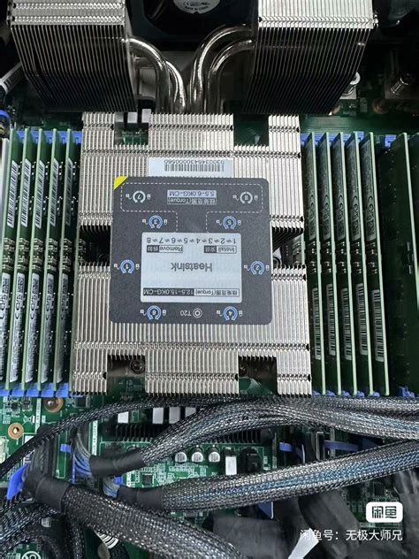 hygon c86 7490 cpu 配备多达 64 个“amd zen”核心、双 io 芯片，并在 sp5 插槽上支持 12 通道 ddr5