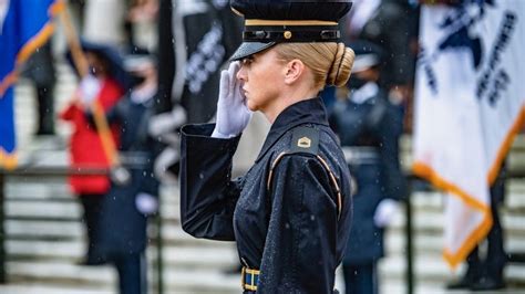 Making History Tomb Of The Unknown Soldier Has Its First All Female Guard