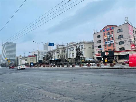 Явган хүний зорчих хэсэгт зөвшөөрөлгүй байршуулсан нийт 52 ТҮЦ ийг нүүлгэжээ