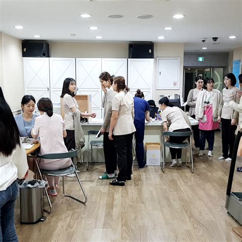 참조은치과병원 진료를 시작하기 전 올해 직장인 건강검진 대상에 해당하는 임직원의 건강검진과 전 직원
