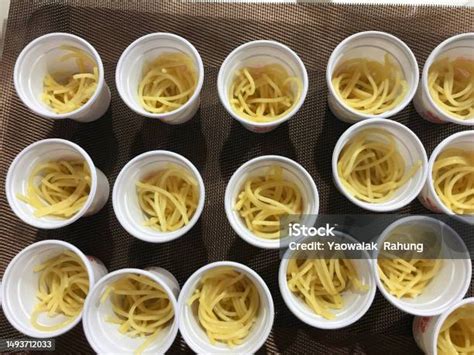 Contoh Makanan Yang Diletakkan Di Atas Nampan Untuk Pengujian Sensorik Foto Stok Unduh Gambar