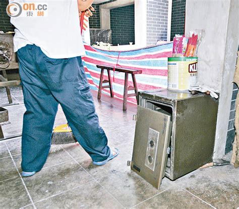 賊爆古廟撬夾萬香油箱 太陽報
