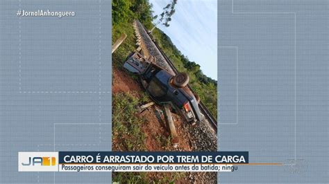 Motorista consegue resgatar criança e outros passageiros segundos antes