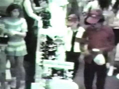 Michael Jackson Caught Using Creepy Disguise To Buy Wedding Ring For