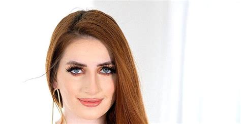 Aria Carson Biography Wiki Age Height Career Photos More