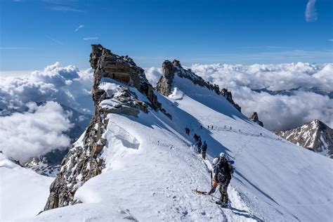 Precipita Sul Gran Paradiso Morto Alpinista
