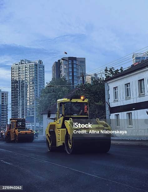 아스팔트 포장 재료 아스팔트 도로 공사 건설 도로 작업 도로 노동자 형태 도시 미학 블로그 비디오 시각 웹 사이트 아름다운