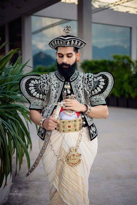 උඩරට මුල් ඇදුම් කලාවේ හෙලේ මුල් ඇදුම By Anu Flora Facebook