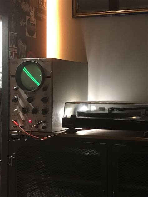 Hooked Up My Vintage Oscilloscope To My Turntable Today As An Audio