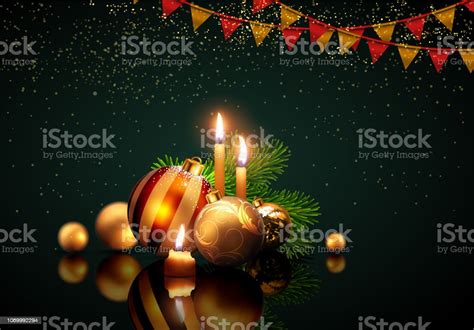 인사말 카드 기쁜 성 탄과 새 해 복 많이 받으세요입니다 골든 볼 고 반사 표면에 레코딩 양 초 매우 현실적인 그림입니다 12월에 대한 스톡 벡터 아트 및 기타 이미지