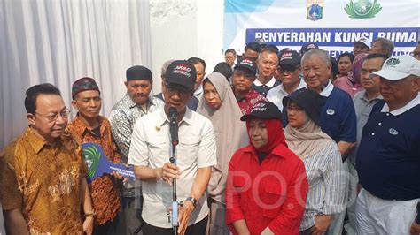 Heru Budi Serahkan Hasil Bedah Rumah Di RW Kumuh Di Menteng Tempo Co