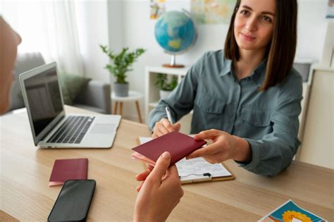 Як зробити закордонний паспорт в Польщі поради для українців