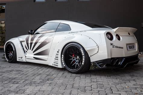 Nissan Gt R Aftermarket Body Kit And Unique Graphics