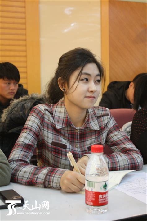 自治区“奋斗改变命运”典型人物走进新疆大学凤凰网