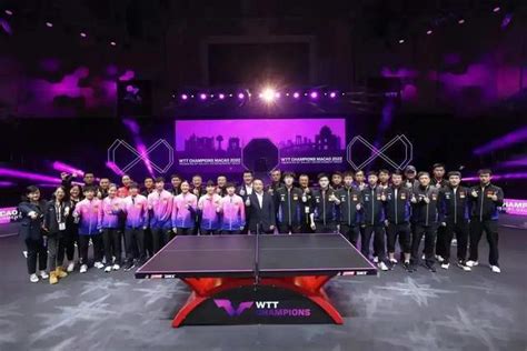 谁说陈梦输球黑脸啦！五朵金花合影她笑开花，国乒合照刘国梁c位