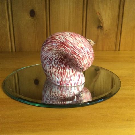 Vintage Wedgwood Art Glass Snail Shell In Dark Pink And White Mottled