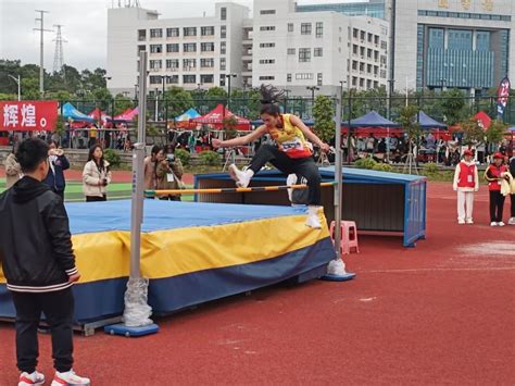 我校第二十四届田径运动会之女子甲组跳高决赛 玉林师范学院 教育科学学院