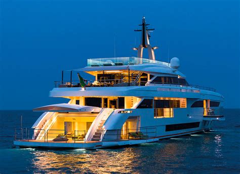 巡游巨型游艇 150 Wider Yachts 高台驾驶室 电动 5舱